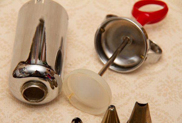 Vintage Tala Queen Icing Set Cake Decorating Mini Biscuit Icing Cutters ...