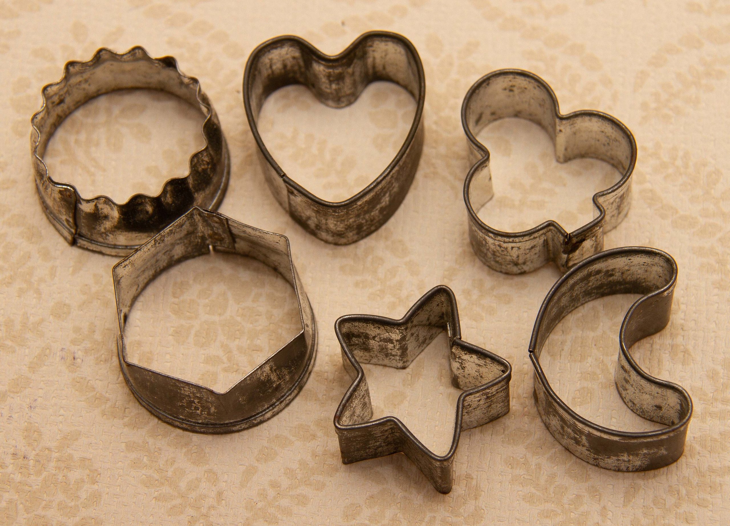 Vintage Tala Queen Icing Set Cake Decorating Mini Biscuit Icing Cutters ...